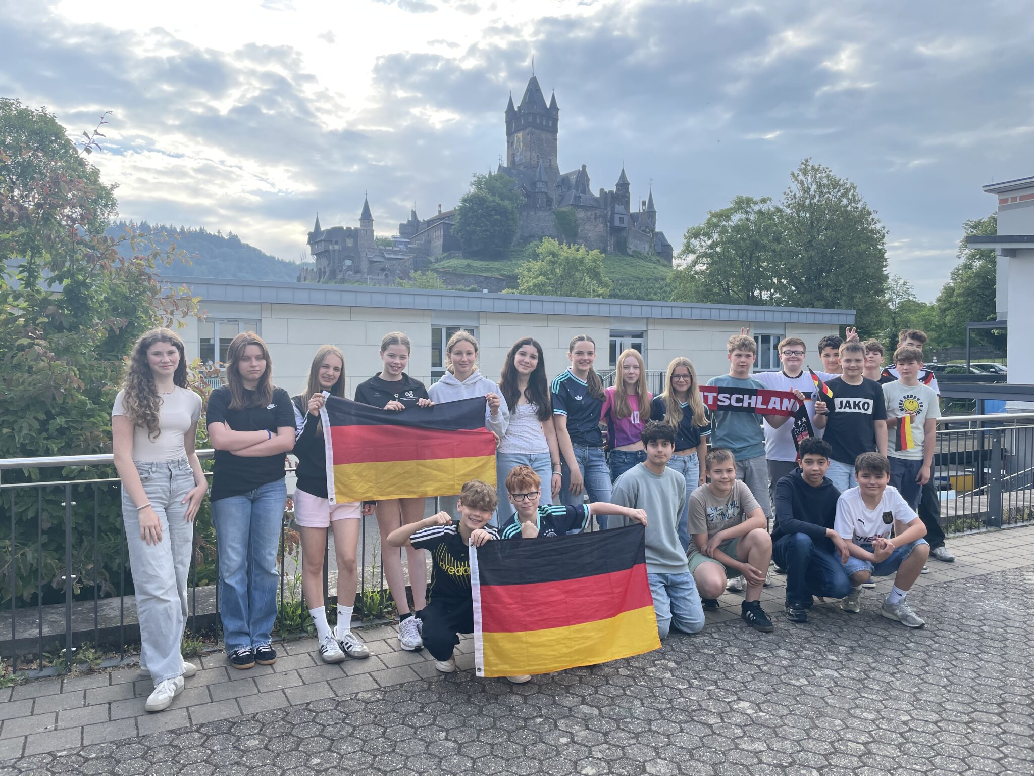 Klasse 7a wird zu Redakteuren und gestaltet eine WM-Zeitung ...